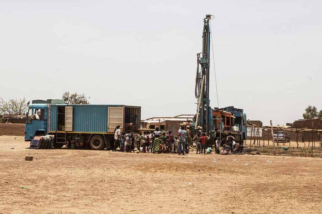 Réalisation du forage au jardin de Yagma – Transjardins