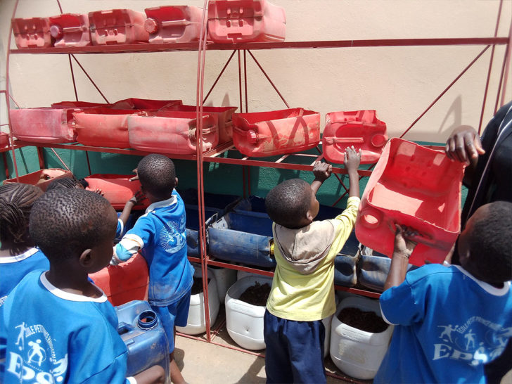 Installation des structures à l’école de Rufisque, Sénégal ...
